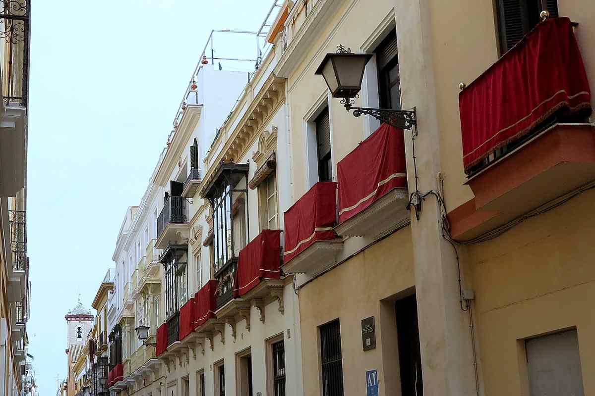 Cómo decorar tu balcón para Semana Santa: Guía completa y detallada ...